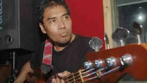 Profil Singkat Erwin Prasetya, Eks Bassis Dewa 19 Tutup Usia ...