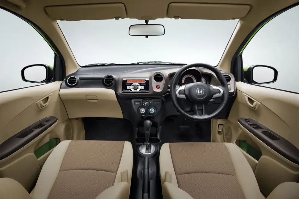 Gaya Anak Muda Banget! Ini Dia Interior Honda Brio yang Kekinian Abis ...